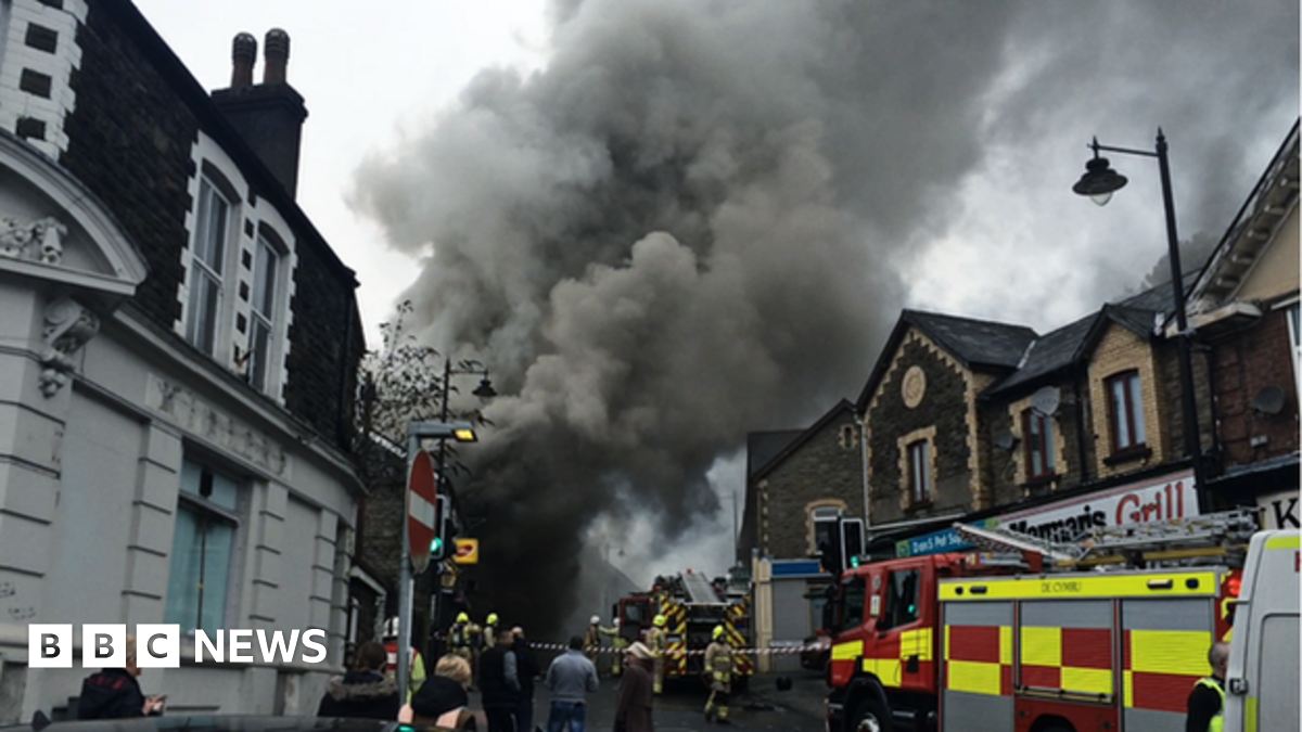 Road remains shut after Newbridge town centre fire - BBC News