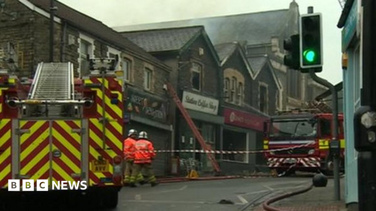 Road remains closed after fire in Newbridge town centre - BBC News
