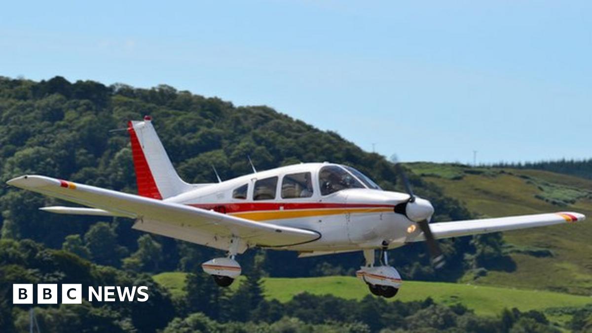 Teen pilot overturned plane after bird strike at Full Sutton - BBC News