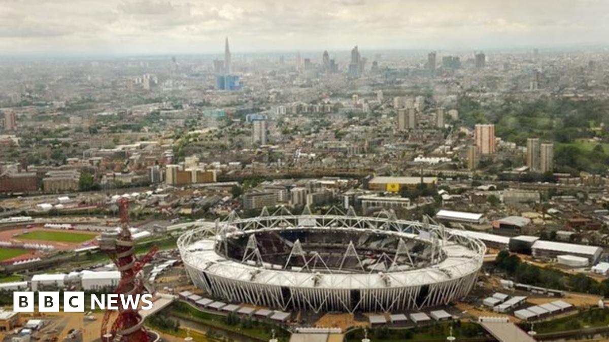East London councils meet to discuss devolution plan - BBC News