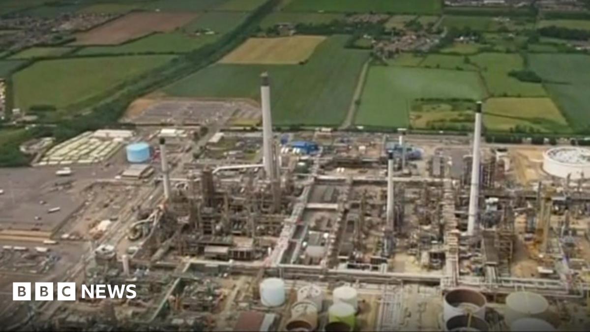 Jobs under threat at North Lincolnshire oil refinery - BBC News