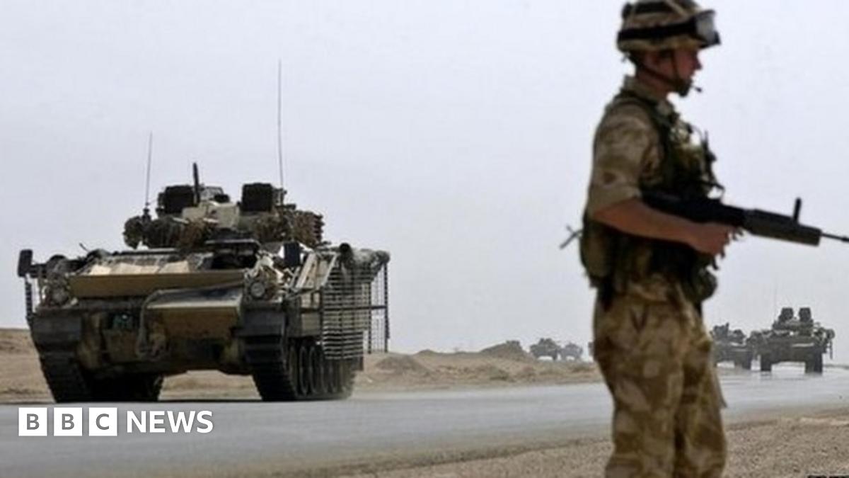 Defence workers accept offer to end pay dispute - BBC News