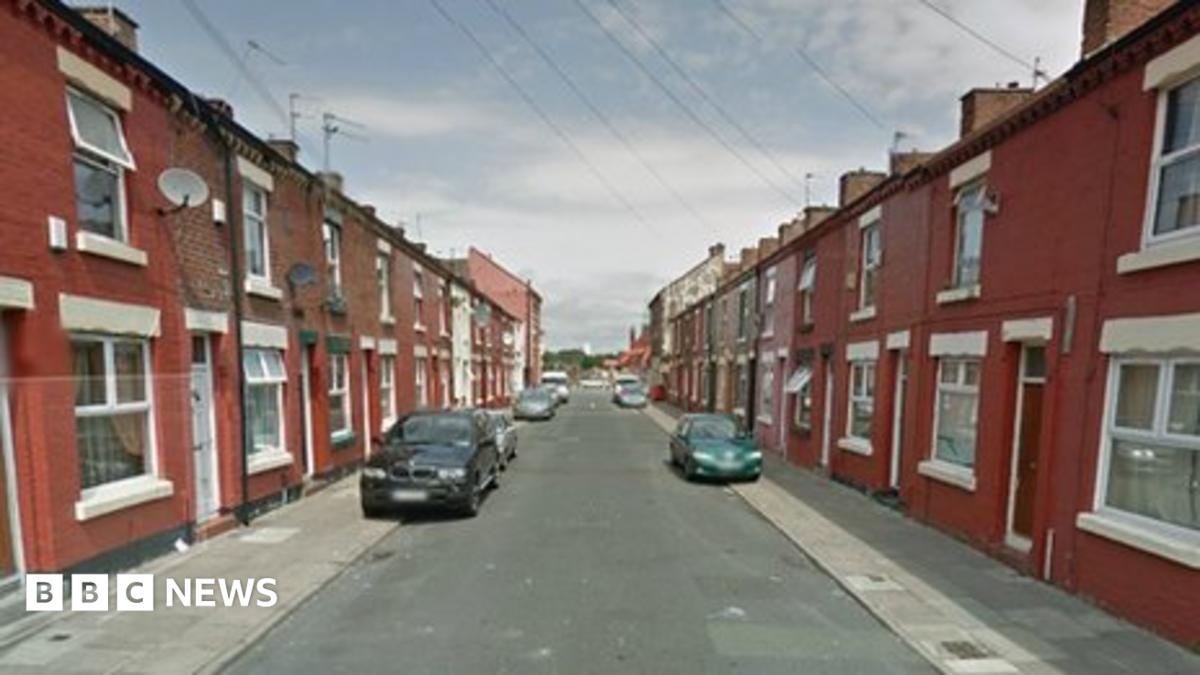 Kevin Wilson shooting: Police search Toxteth home - BBC News