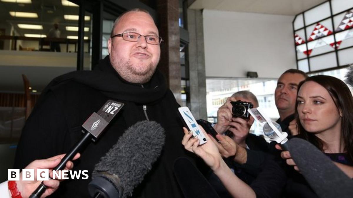 Kim Dotcom's lawyer plays down Megaupload worker's guilty plea - BBC News