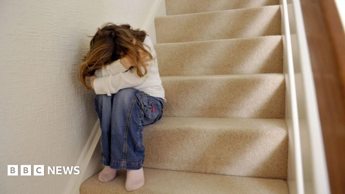 Child abuse report: Too many children still at risk - BBC News
