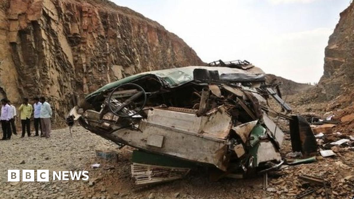 India bus crash kills 10 in Madhya Pradesh - BBC News