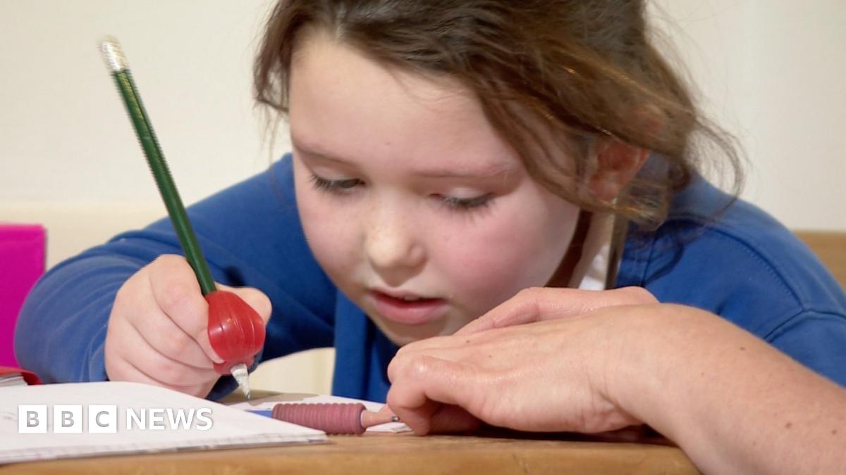 Disabled children 'left in pain' - BBC News