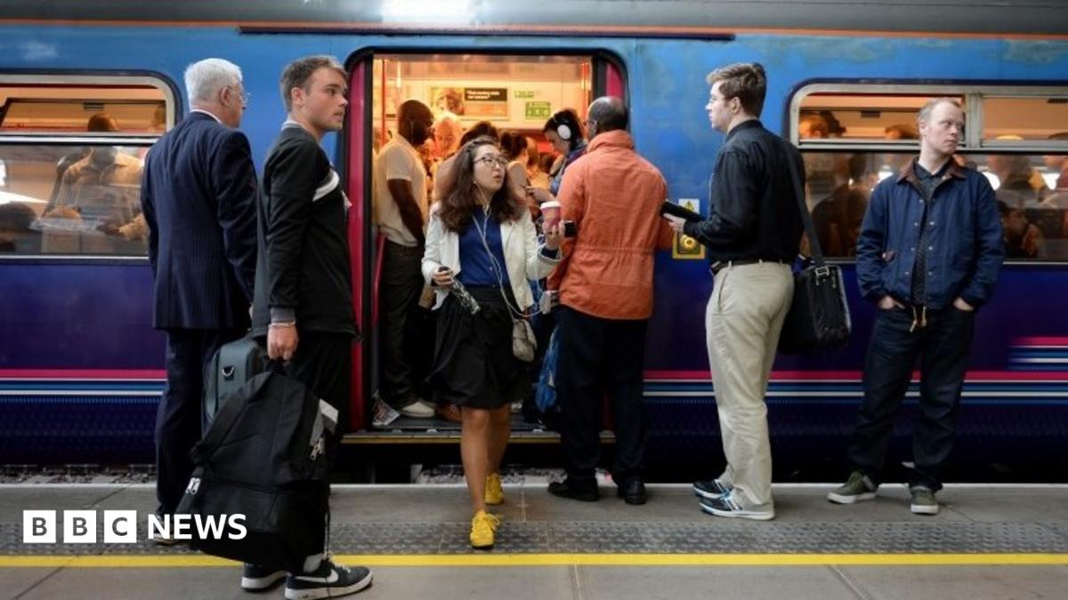 London rail delays spark tweet complaints - BBC News