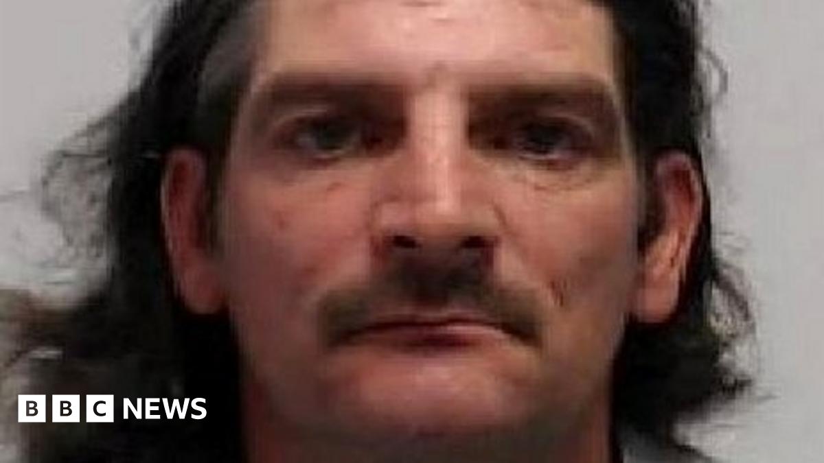 Lynne Howarth murder: Steven Dunks jailed for life - BBC News