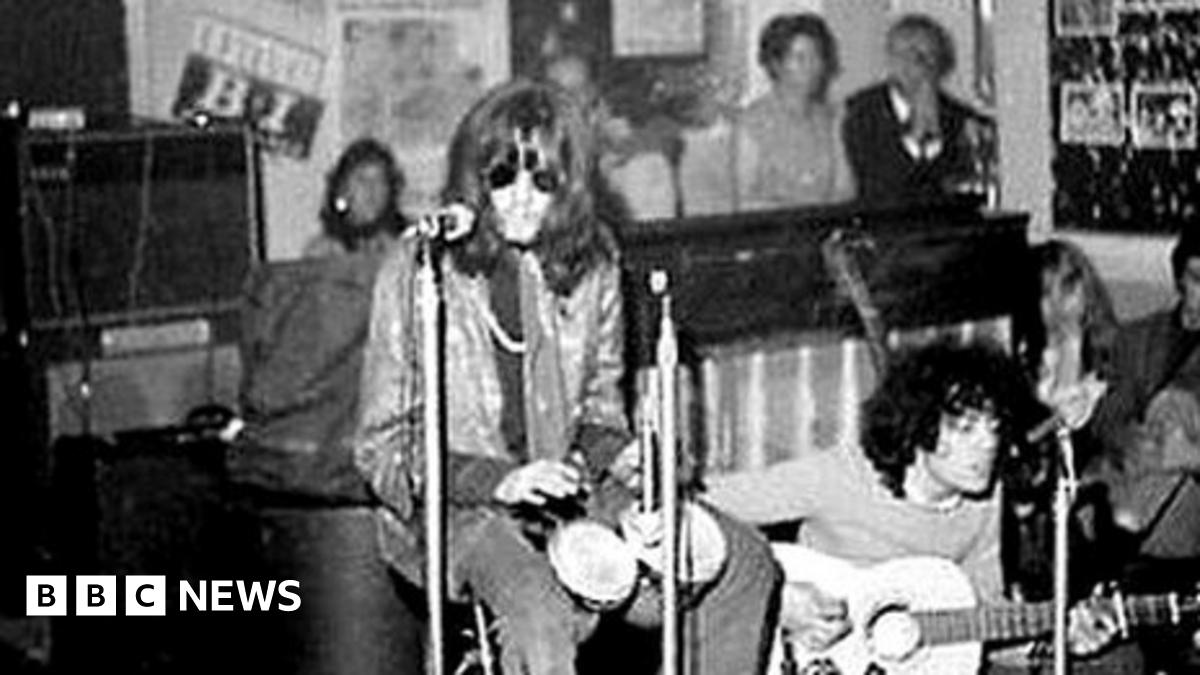 Frank Freeman reunion: Clubbers who got their kicks on the A456 - BBC News