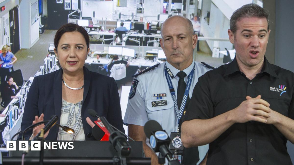 Why a ‘poetic’ sign language interpreter went viral in Australia - BBC News