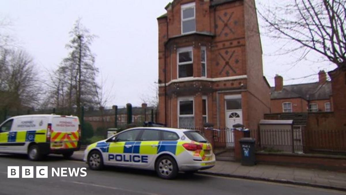 Police arrest two over Leicester murder - BBC News