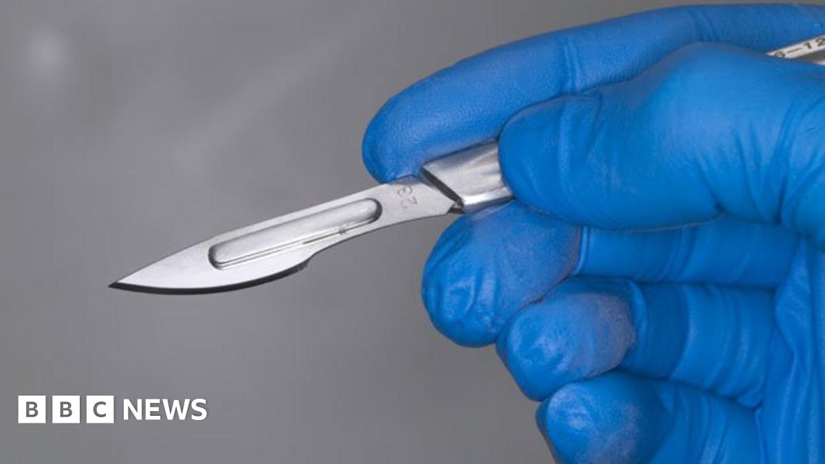 Seeing inside dead bodies - BBC News
