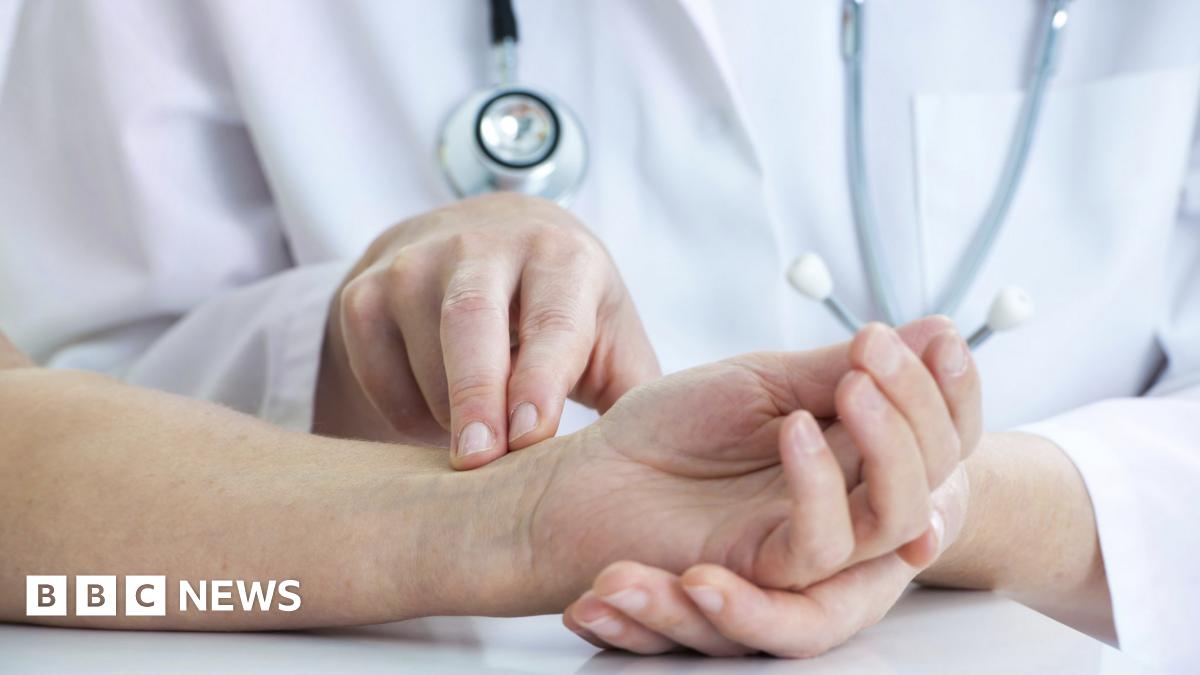 Be Cancer Aware campaign to spot early warning signs - BBC News