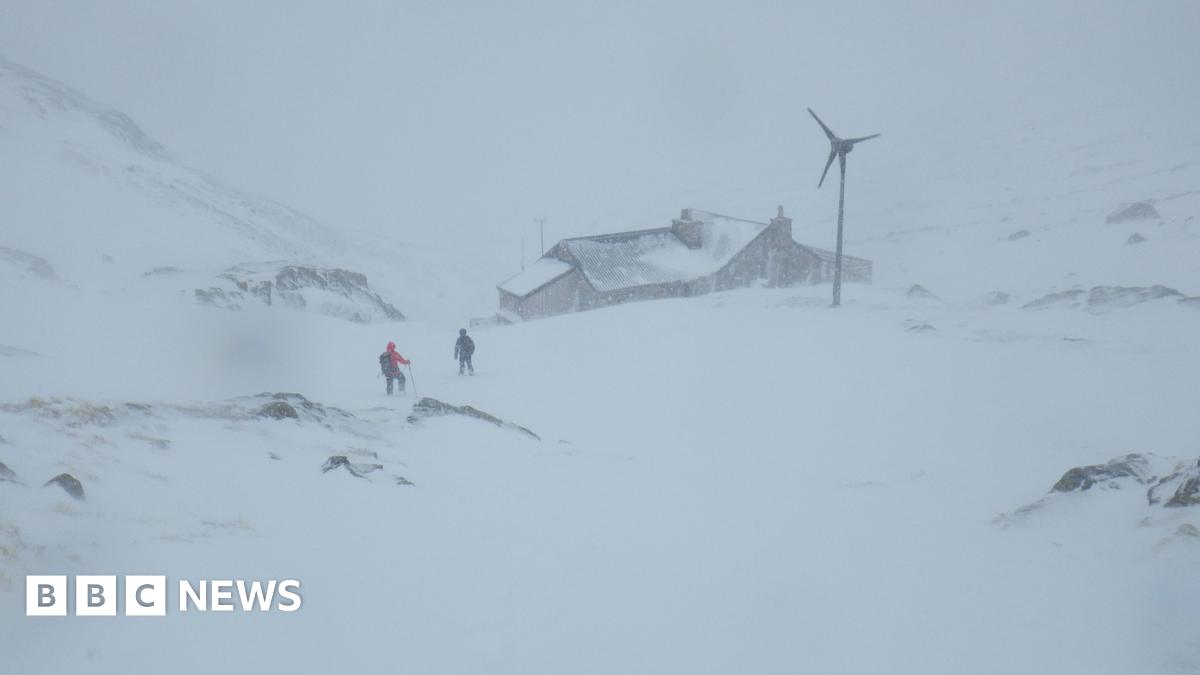 Warning of high avalanche risk on Scotland's mountains - BBC News