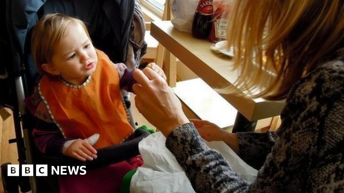 Invest in children's first 1,001 days, say experts - BBC News