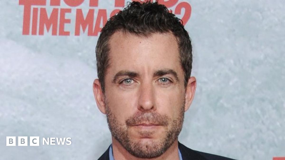 Jason Jones quits The Daily Show for new sitcom - BBC News