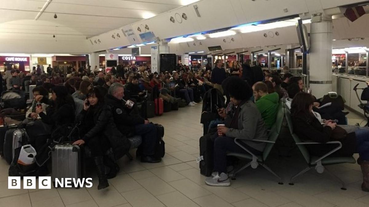 Airlines face court threat over customer services - BBC News