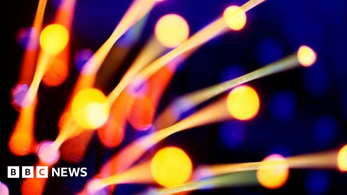 'Vandals' cut off internet service across northern Arizona - BBC News