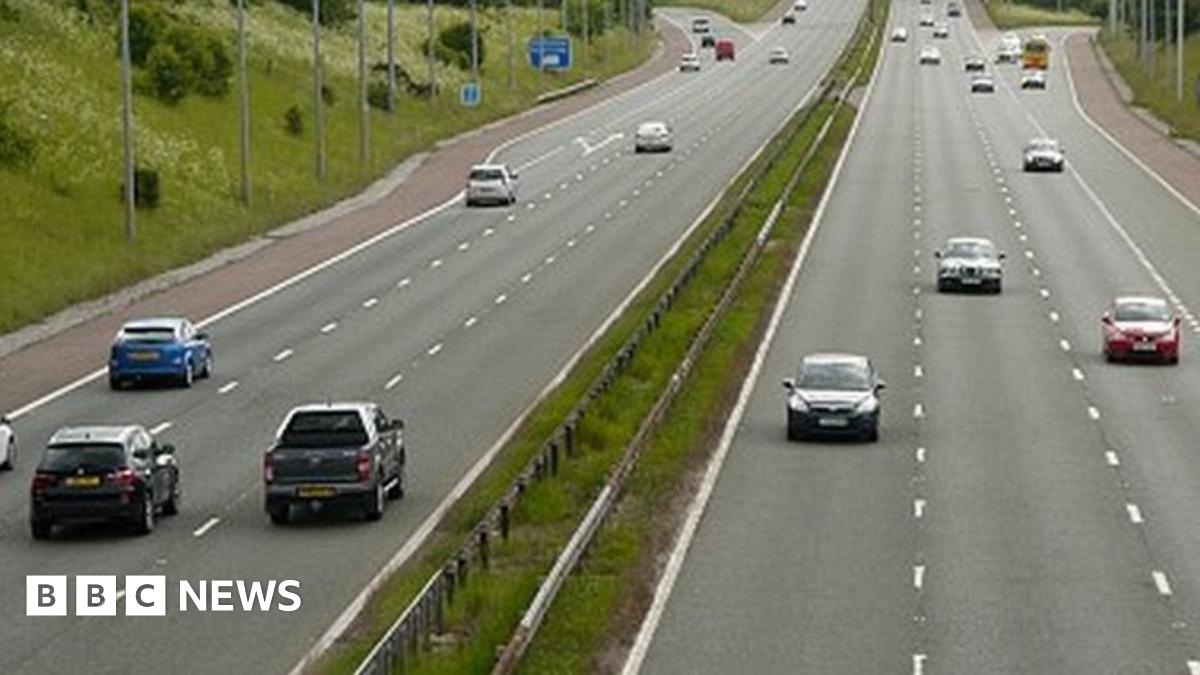 M56 closure: Motorists warned as new bridge shuts motorway - BBC News