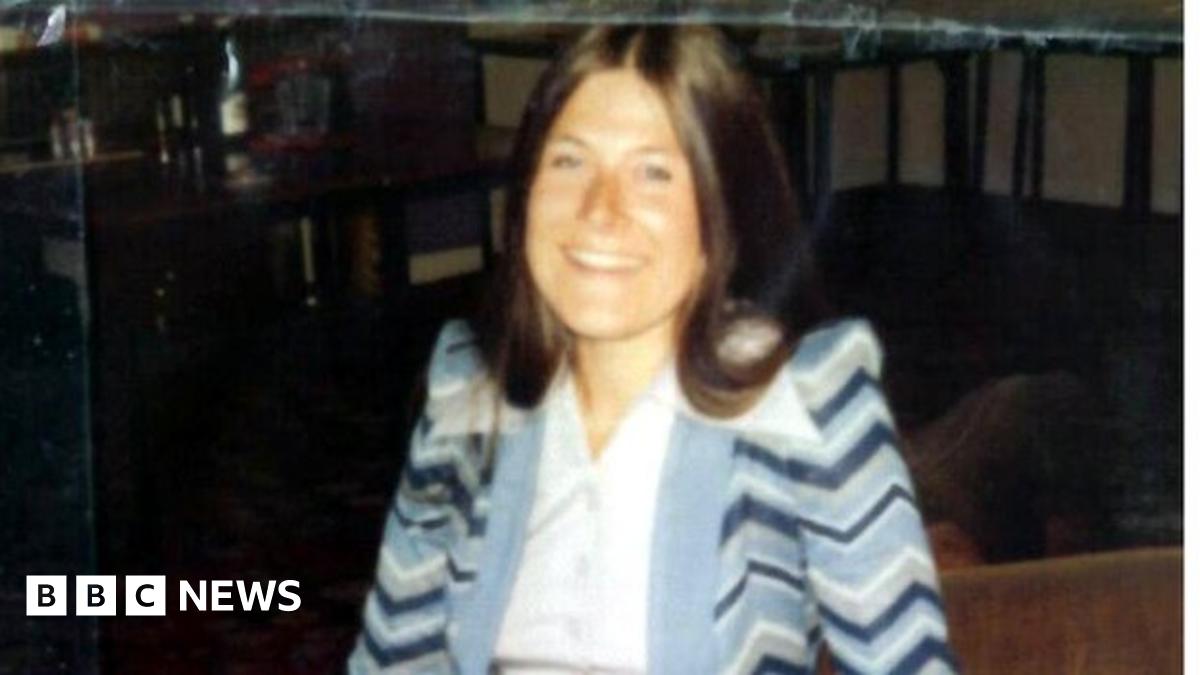 Brenda Page murder: Police to reinvestigate 1978 killing - BBC News
