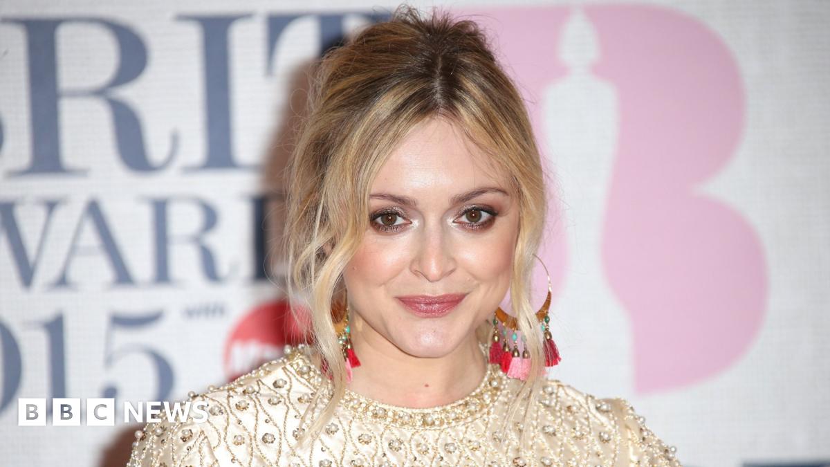 Radio 1 boss promises 'exciting' new show as Fearne leaves - BBC News
