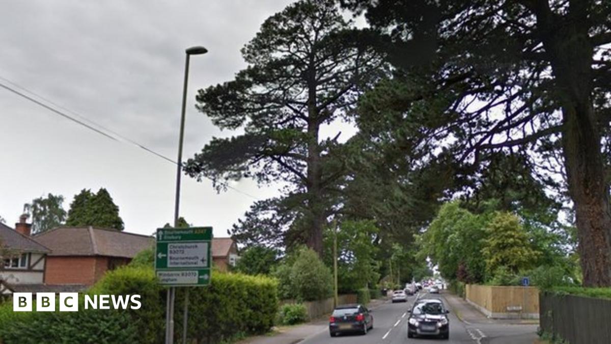 Delays fear as West Parley commuter route closes - BBC News