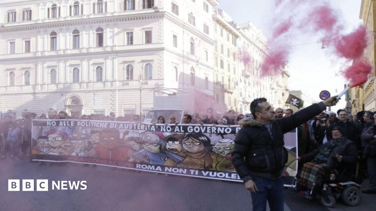 Italy anti-immigration rally draws thousands in Rome - BBC News