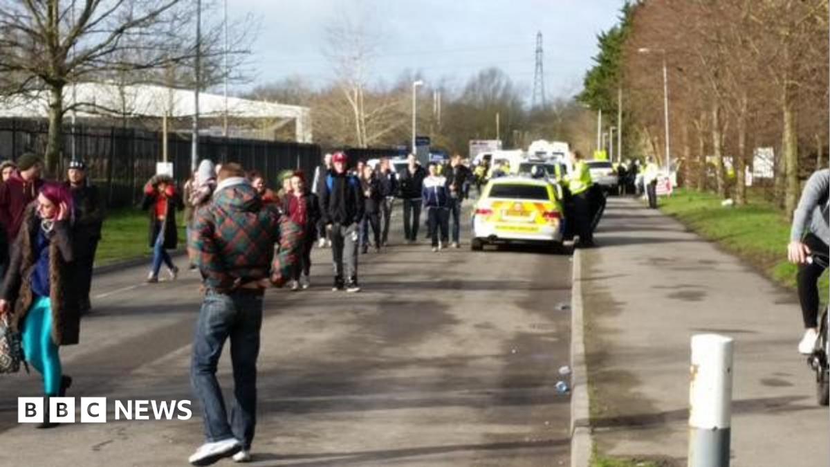 Swindon illegal rave-raid police officers attacked - BBC News