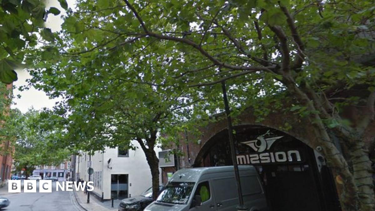 Leeds nightclub assault victim seriously injured - BBC News