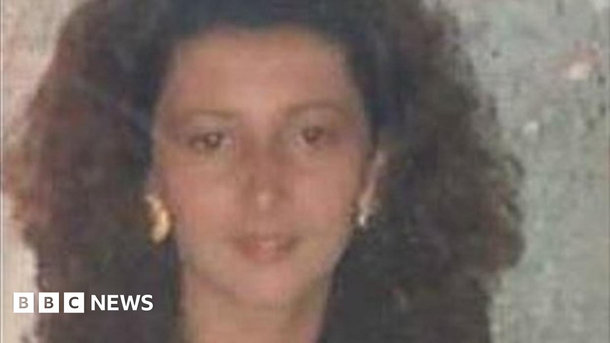 Tunstall flat death: Peter Plant admits murder of Lindsay Hughes - BBC News