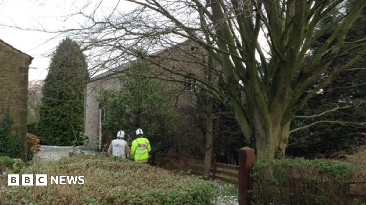 Woman dies in 'severe' house fire in Barrow, Clitheroe - BBC News