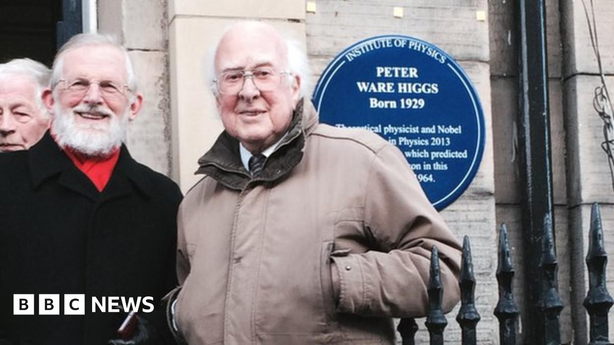 Prof Higgs unveils plaque in his honour in Edinburgh - BBC News