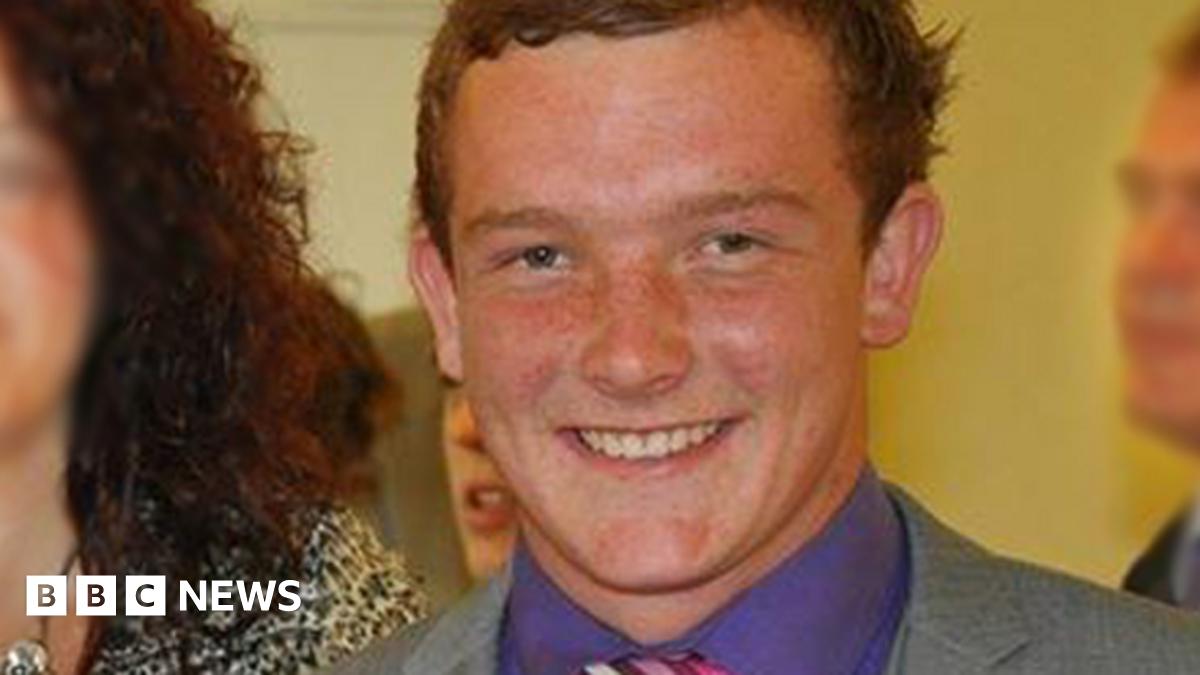 Tributes to Ollie Floyd who died at Celtic Manor golf lake - BBC News