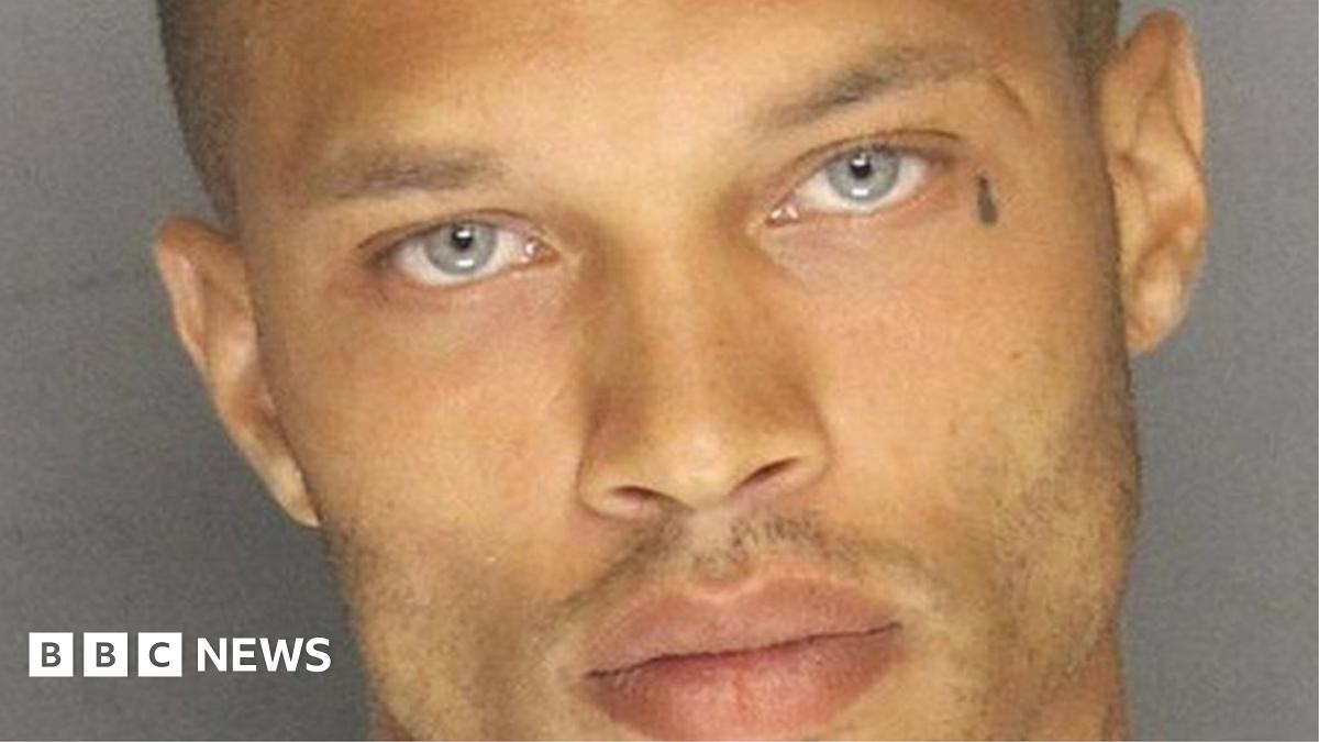 'Hot criminal' Jeremy Meeks gets modelling contract - BBC News
