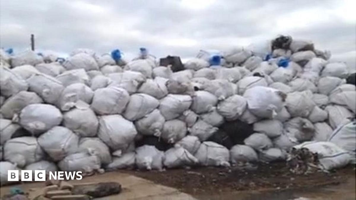 'Infestation fears' over 2,000-tonne Newark rubbish heap - BBC News