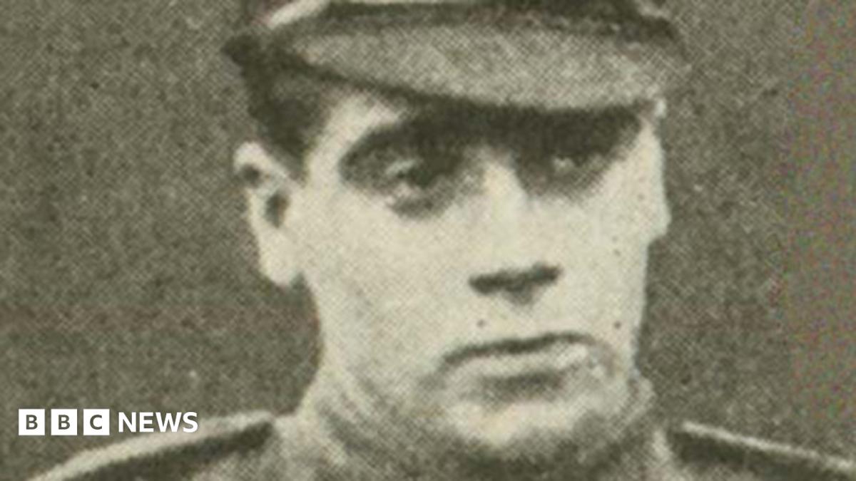 Royston civic hall renamed after WW1 hero - BBC News