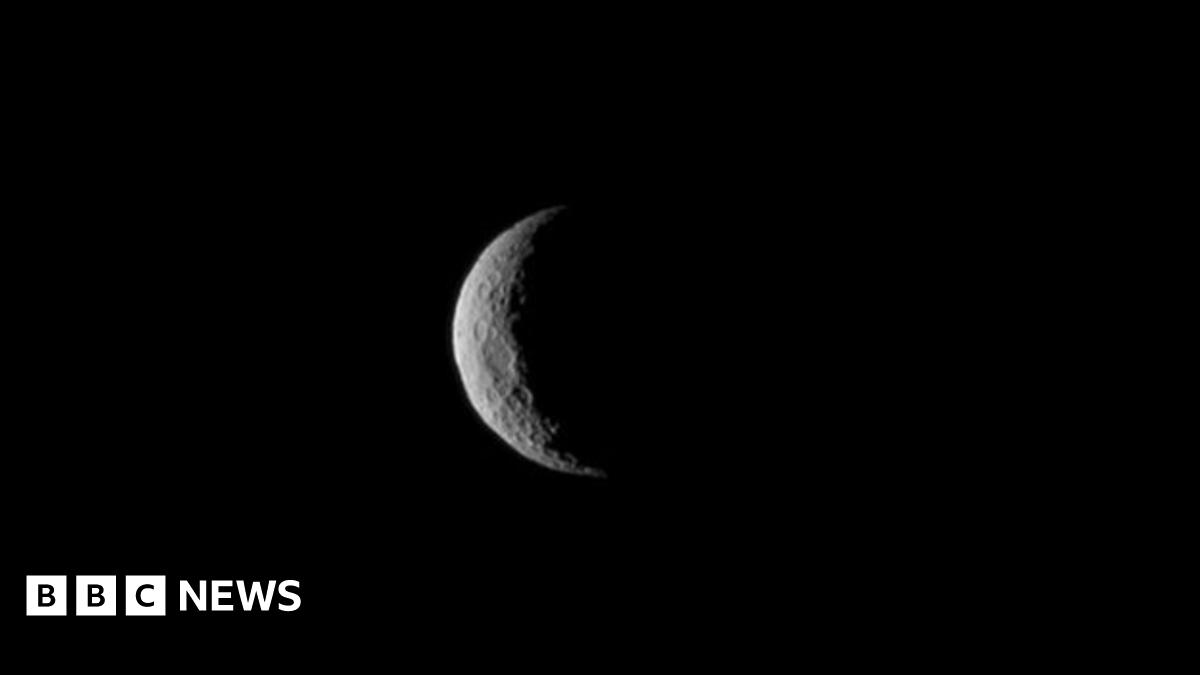 Nasa's Dawn probe achieves orbit around Ceres - BBC News