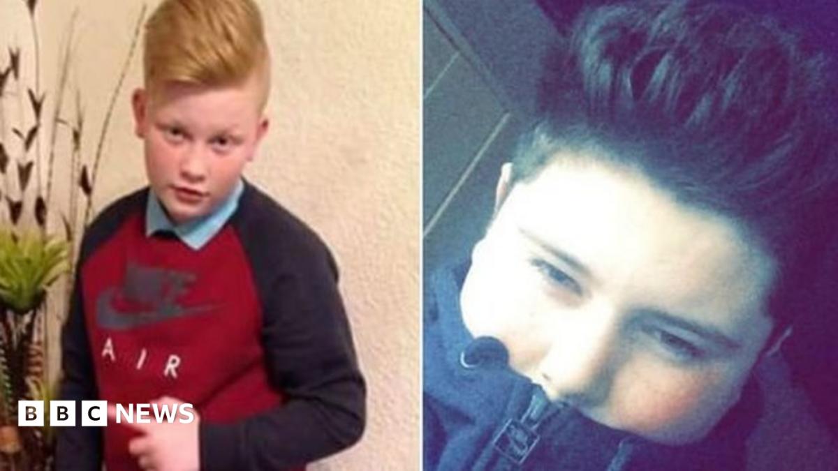 Tributes to boys killed in Leeds crash - BBC News