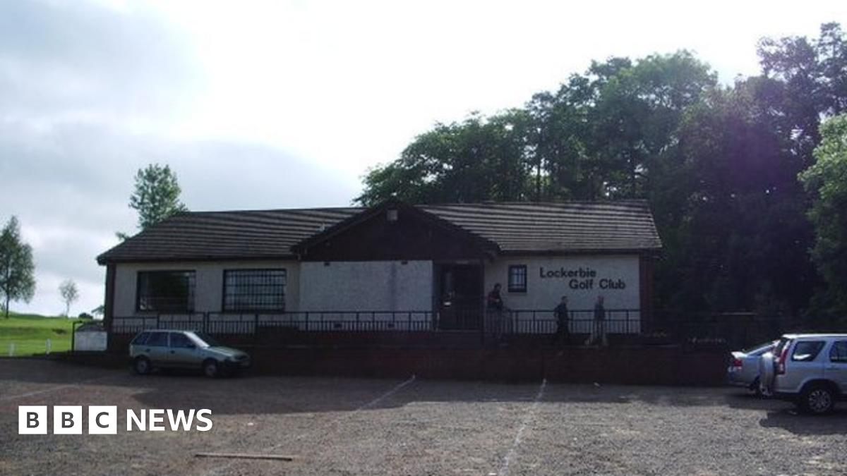 Golf buggy vandals damage Lockerbie course - BBC News