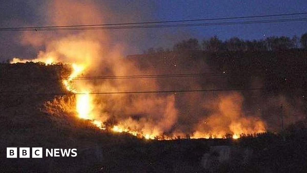 Eston Hills fires: Second blaze at Teesside beauty spot - BBC News