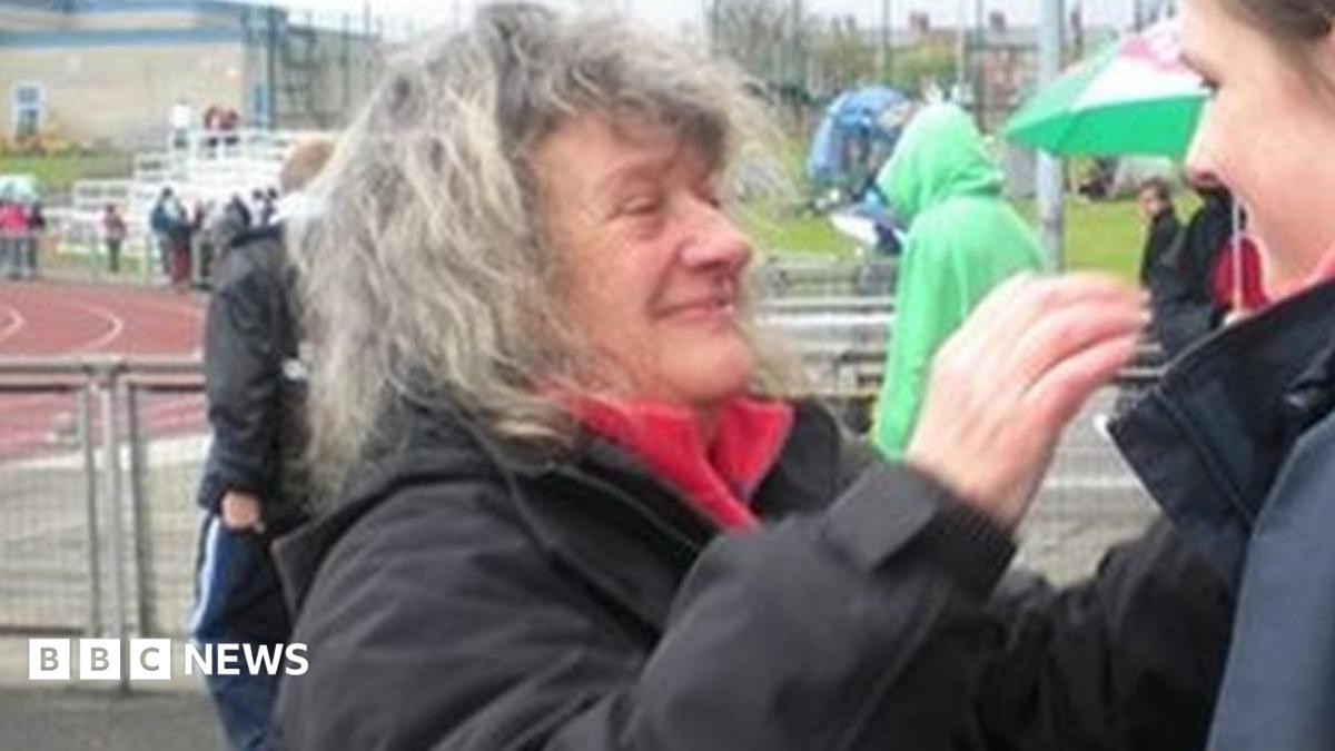 Tributes to 'unsung hero' Sue Sayer who has died - BBC News