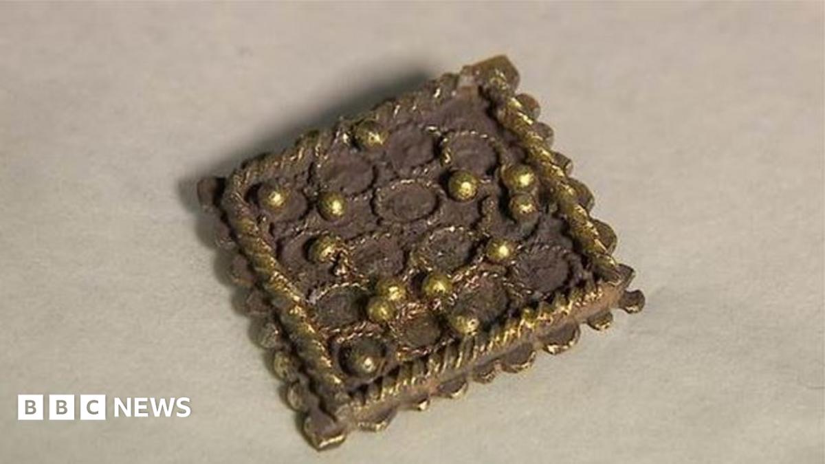 Cornwall mud finds are declared treasure - BBC News