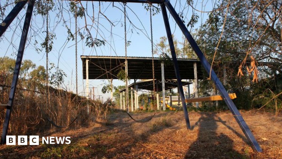 Australia's remote indigenous communities fear closure - BBC News
