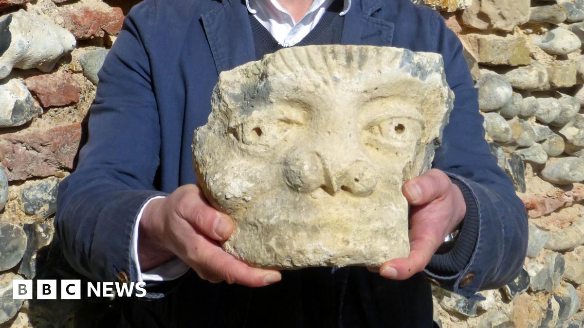 Medieval stone head found at Norfolk church - BBC News