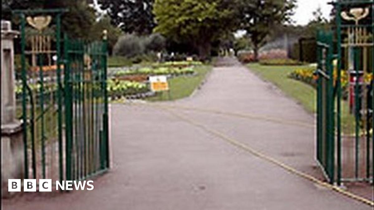 Man stabbed following Dartford park argument - BBC News