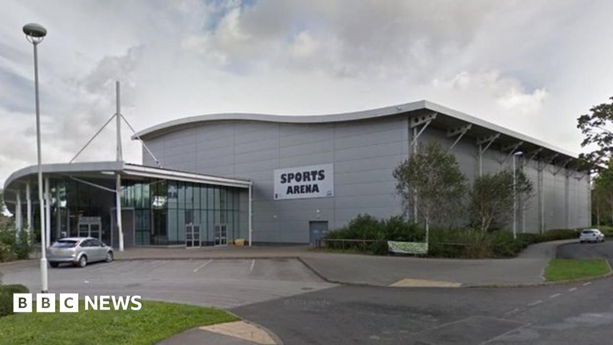 Hull Airco Arena pitch petition gets 3,000 signatures - BBC News