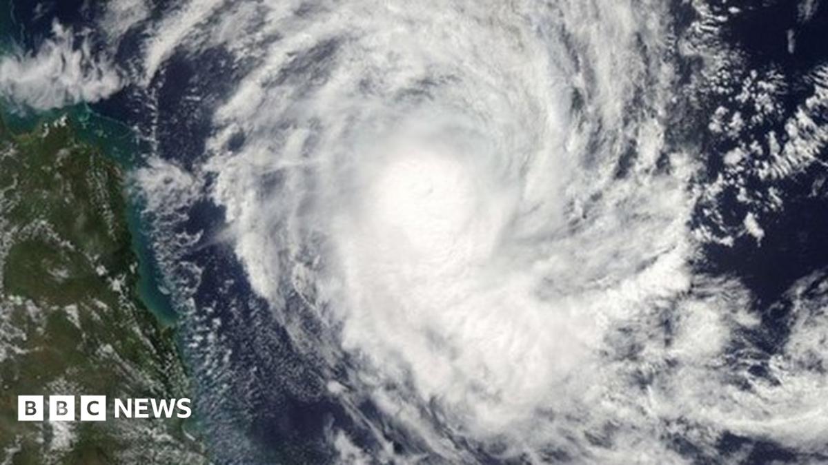 Tropical Cyclone Nathan hits Australia's Queensland coast - BBC News