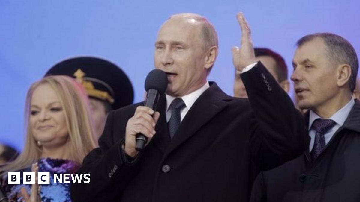 Ukraine conflict: Inside Russia's 'Kremlin troll army' - BBC News