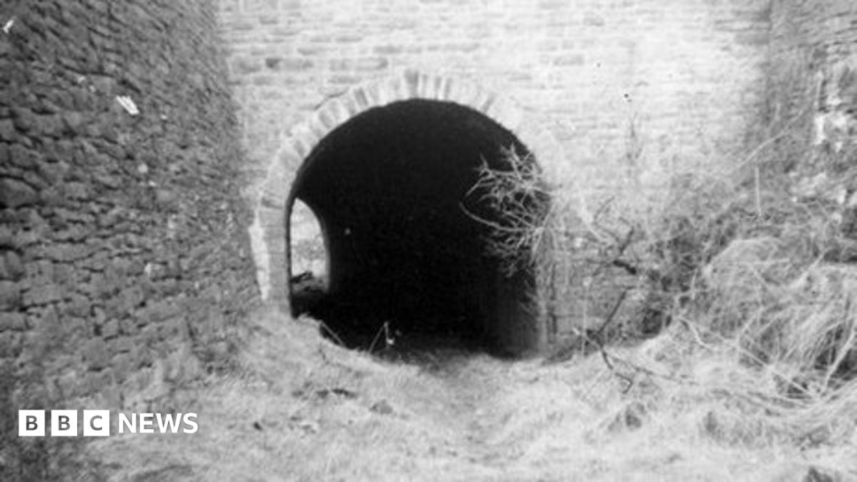 'World's oldest railway tunnel' awarded protected status - BBC News
